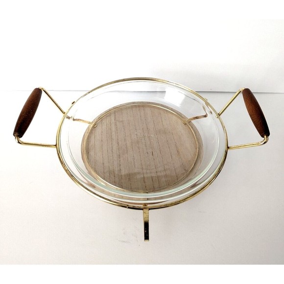 Pyrex | Kitchen | Pyrex Glass Pie Dish 28 With Wire Brass Wood Carrier ...